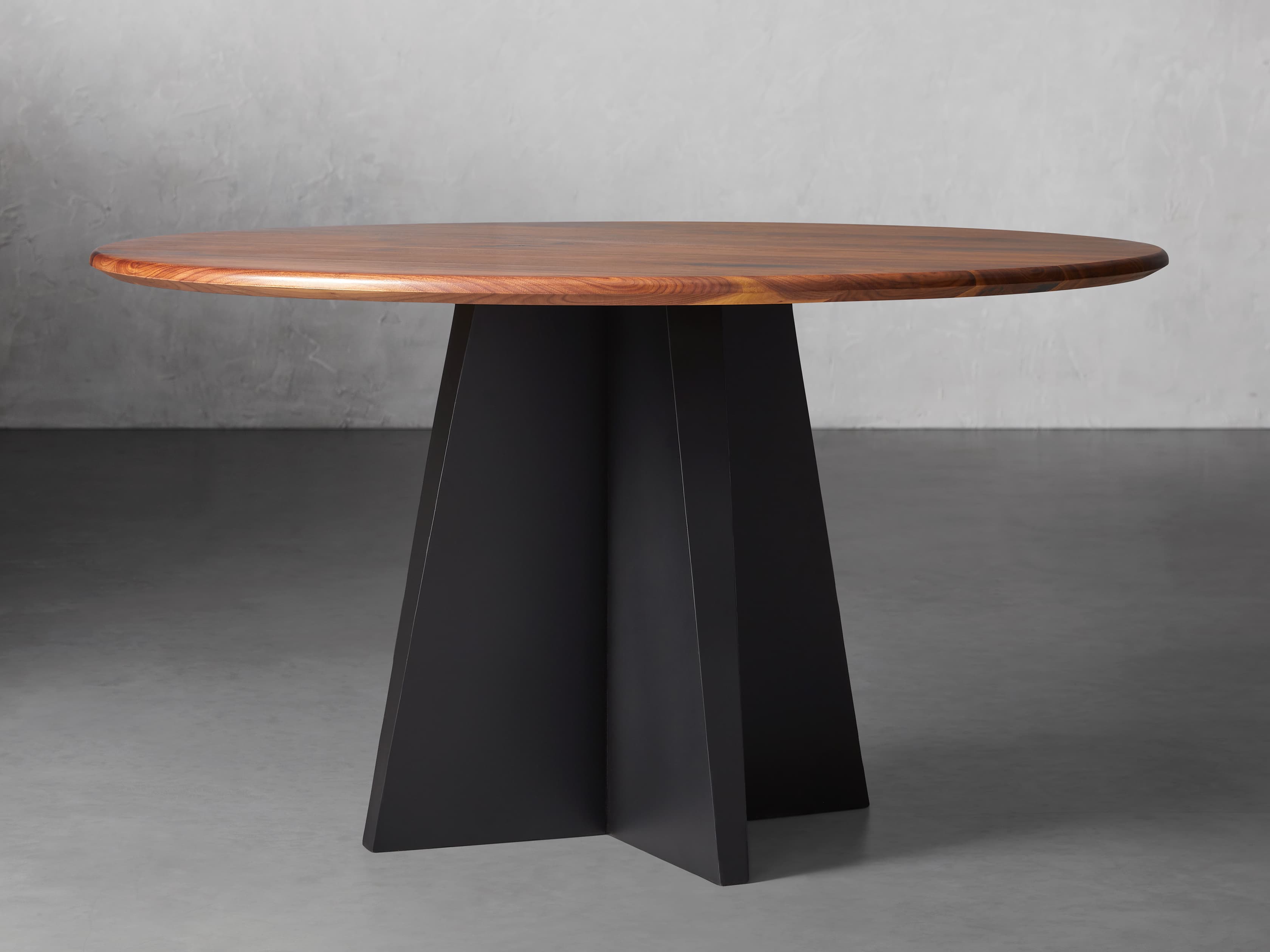 Jacob Round Dining Table with Vertex Base – Arhaus